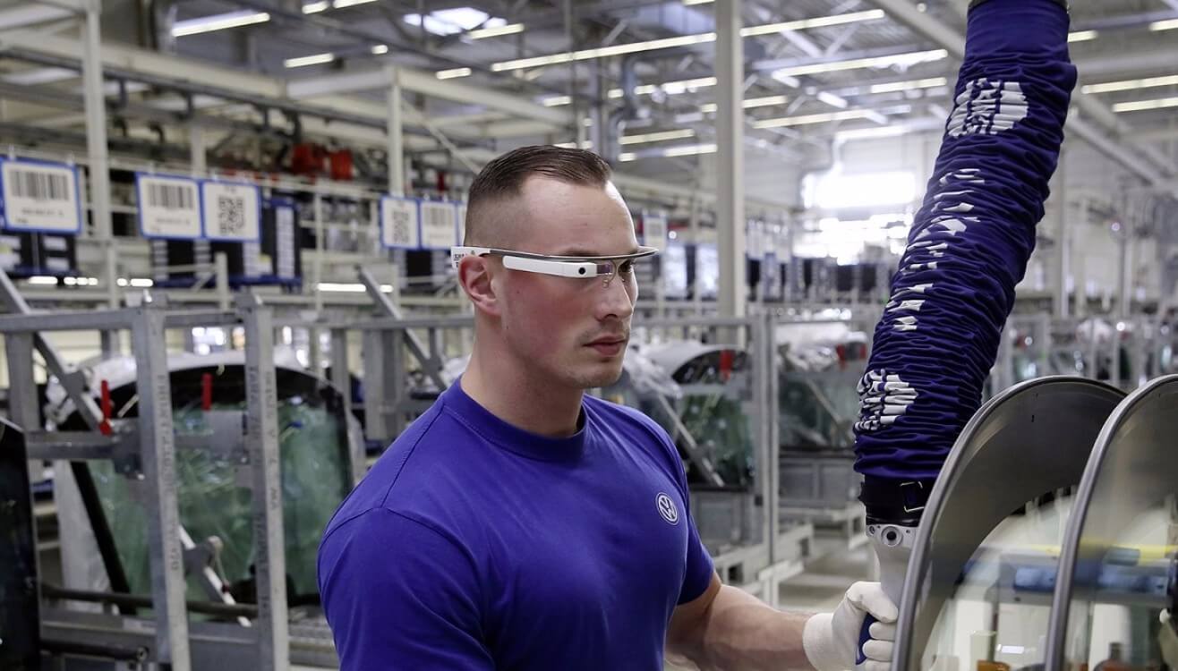 Google Glass Is Resurrected in the Workplace | Dogtown Media
